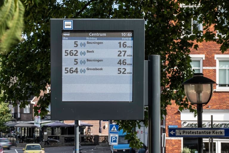 Nieuwe DRIS-displays OV-oost | OFN